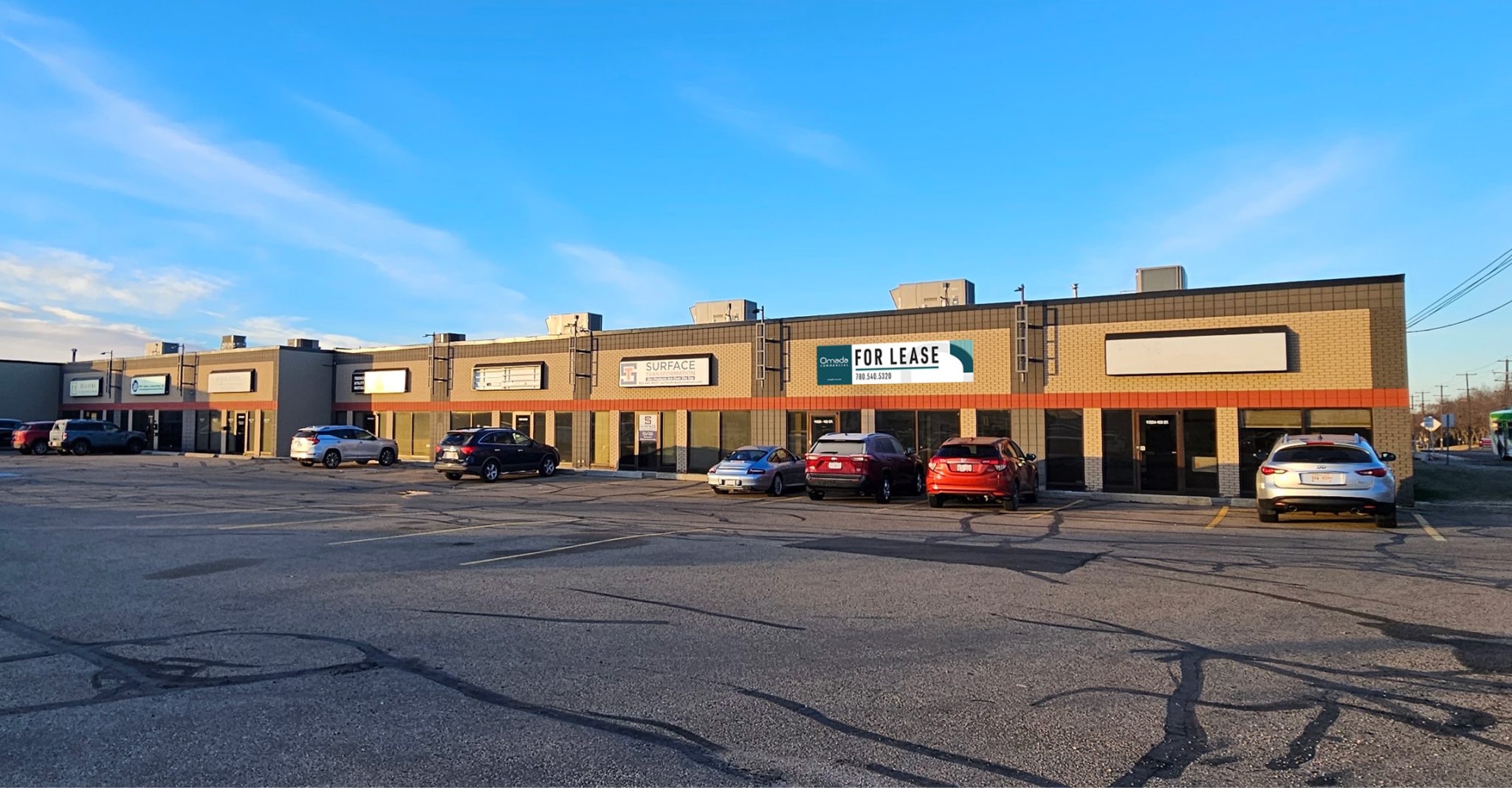 Grade Loading Small Bay Warehouse Mayfield Plaza - Omada Commercial